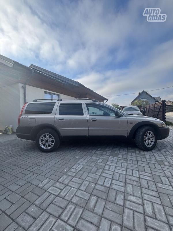 Grey Volvo XC70 2004 in Plunge, with an engine capacity of 2.40 L and mileage of 347 thousand km for 2500 €, photo 8 on AUTOMOTO.COM.LV