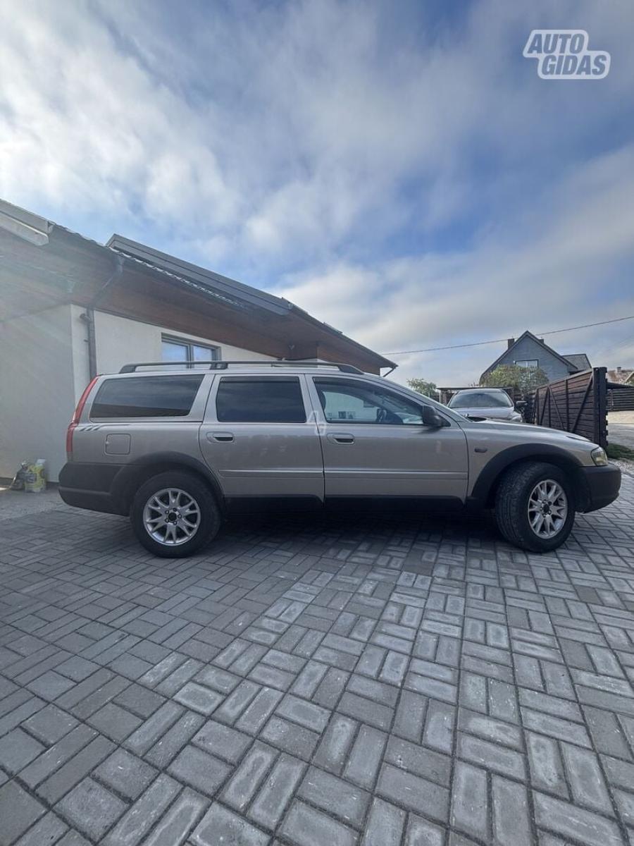 Grey Volvo XC70 2004 in Plunge, with an engine capacity of 2.40 L and mileage of 347 thousand km for 2500 €, photo 9 on AUTOMOTO.COM.LV