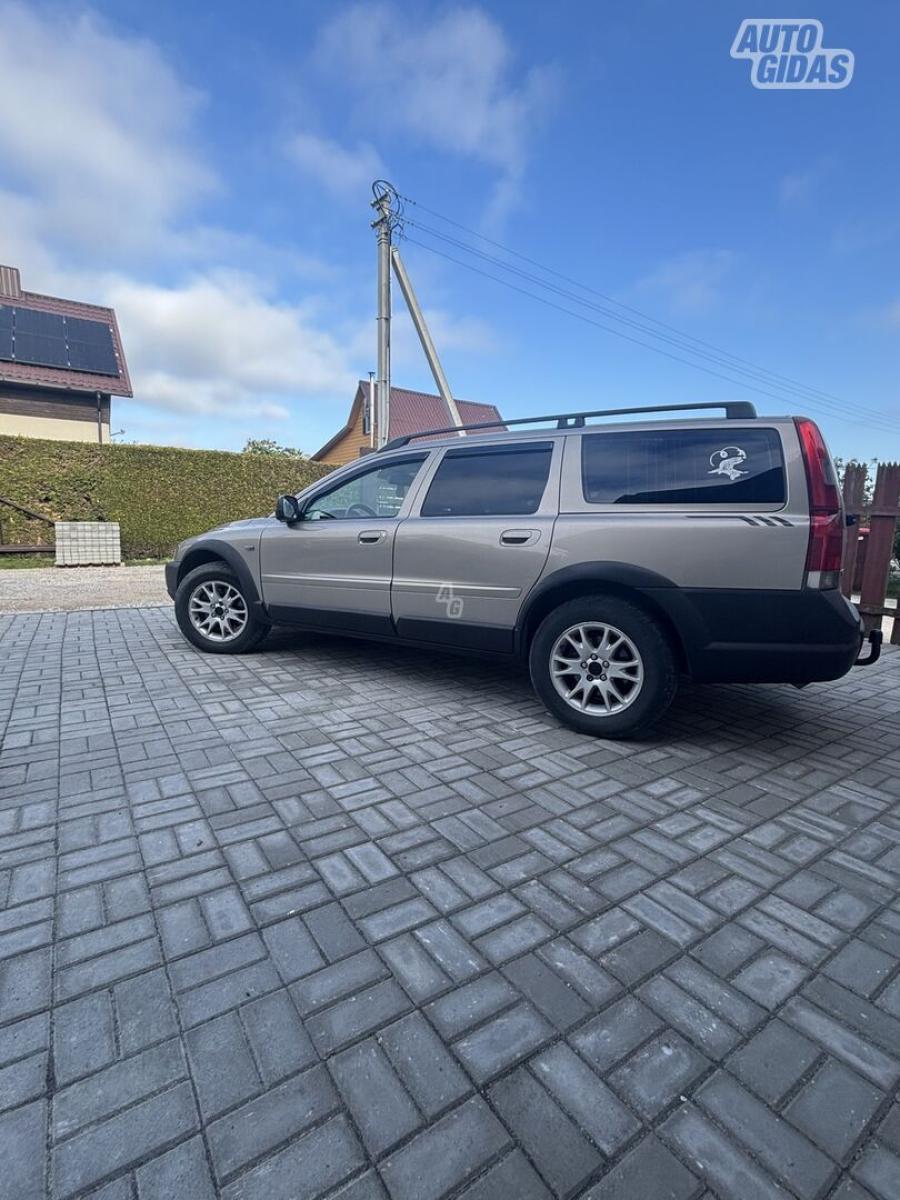Grey Volvo XC70 2004 in Plunge, with an engine capacity of 2.40 L and mileage of 347 thousand km for 2500 €, photo 10 on AUTOMOTO.COM.LV