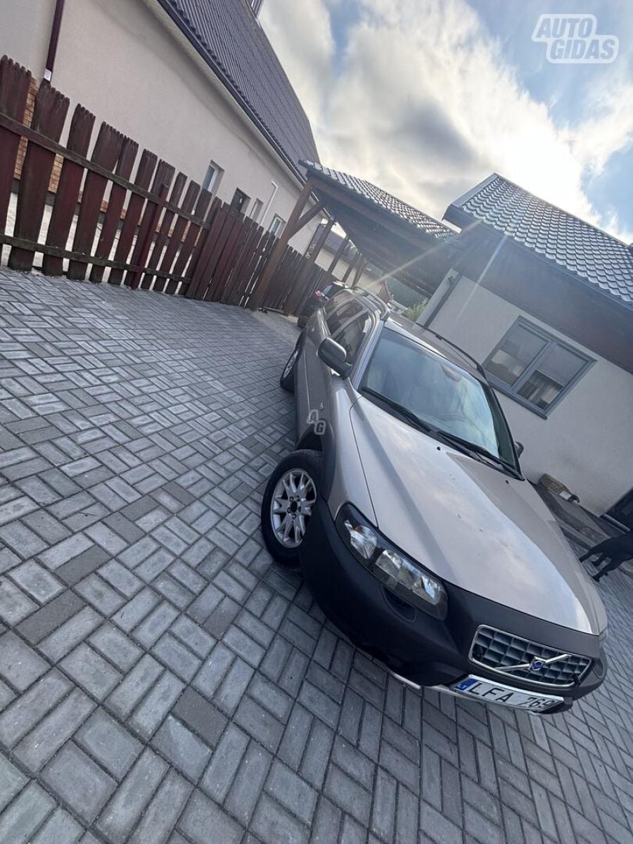 Grey Volvo XC70 2004 in Plunge, with an engine capacity of 2.40 L and mileage of 347 thousand km for 2500 €, photo 11 on AUTOMOTO.COM.LV