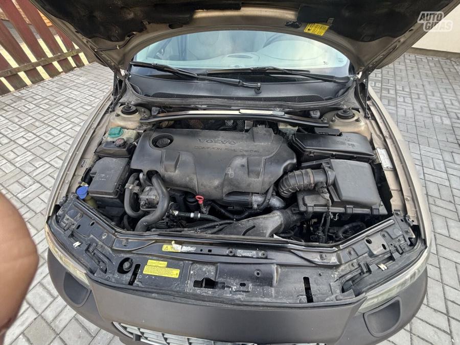 Grey Volvo XC70 2004 in Plunge, with an engine capacity of 2.40 L and mileage of 347 thousand km for 2500 €, photo 17 on AUTOMOTO.COM.LV