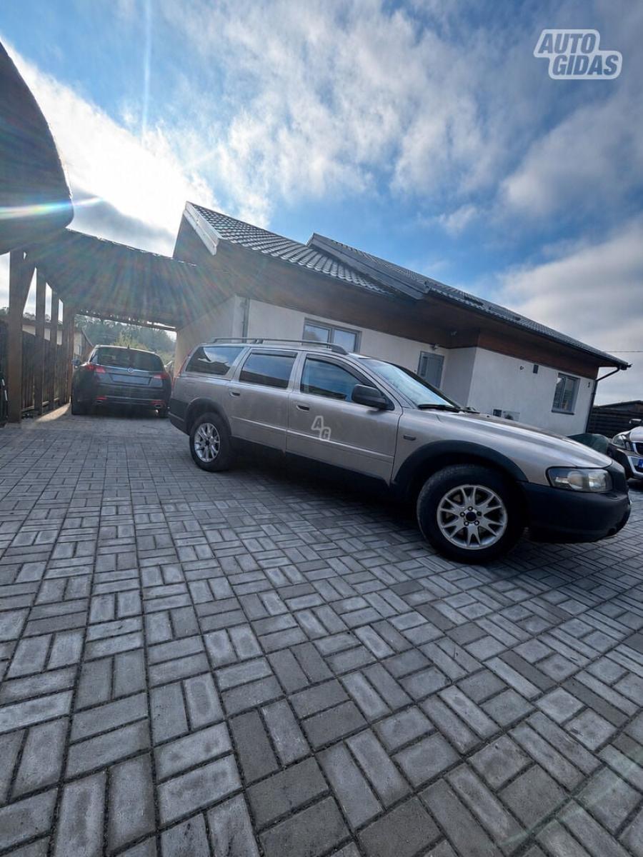 Grey Volvo XC70 2004 in Plunge, with an engine capacity of 2.40 L and mileage of 347 thousand km for 2500 €, photo 20 on AUTOMOTO.COM.LV