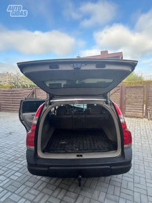 Grey Volvo XC70 2004 in Plunge, with an engine capacity of 2.40 L and mileage of 347 thousand km for 2500 €, photo 21 on AUTOMOTO.COM.LV