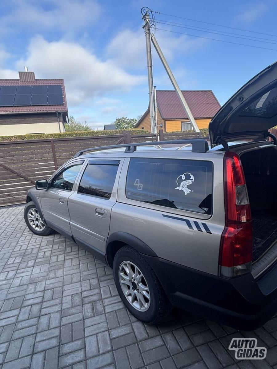 Grey Volvo XC70 2004 in Plunge, with an engine capacity of 2.40 L and mileage of 347 thousand km for 2500 €, photo 23 on AUTOMOTO.COM.LV