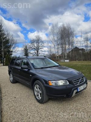 Grey Volvo XC70 2004 in Ogre, with an engine capacity of 2.40 L and mileage of 354 thousand km for 1800 €, photo  on AUTOMOTO.COM.LV