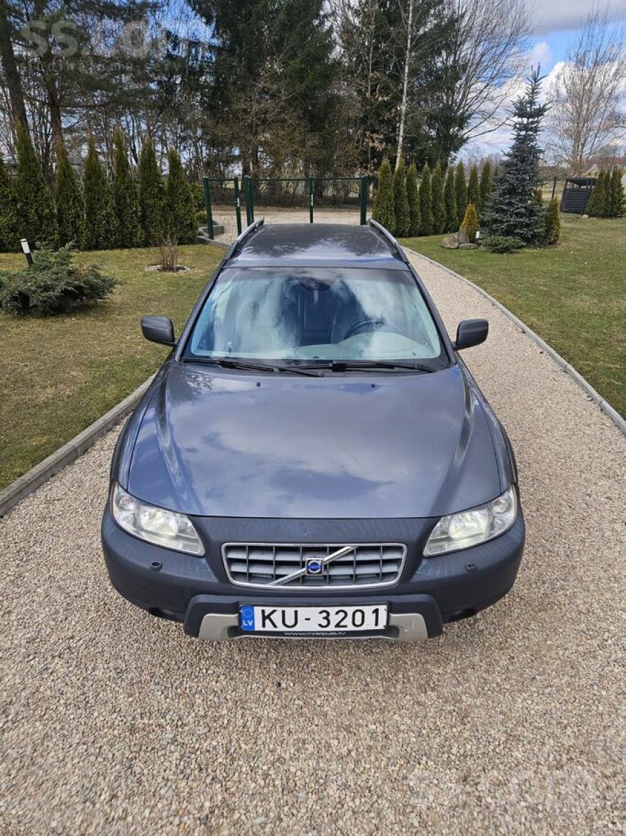 Pelēks Volvo XC70 2004 Ogre, ar dzinēja tilpumu 2.40 L un nobraukumu 354 tūkst. km par 1800 €, foto 3 vietnē AUTOMOTO.COM.LV