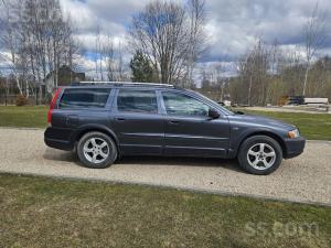 Pelēks Volvo XC70 2004 Ogre, ar dzinēja tilpumu 2.40 L un nobraukumu 354 tūkst. km par 1800 €, foto 6 vietnē AUTOMOTO.COM.LV