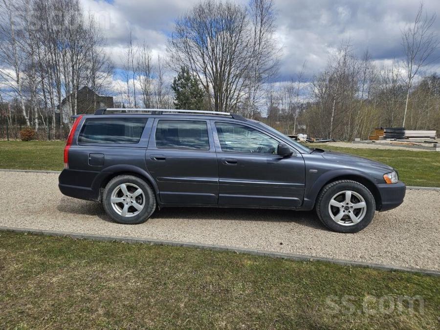 Pelēks Volvo XC70 2004 Ogre, ar dzinēja tilpumu 2.40 L un nobraukumu 354 tūkst. km par 1800 €, foto 6 vietnē AUTOMOTO.COM.LV