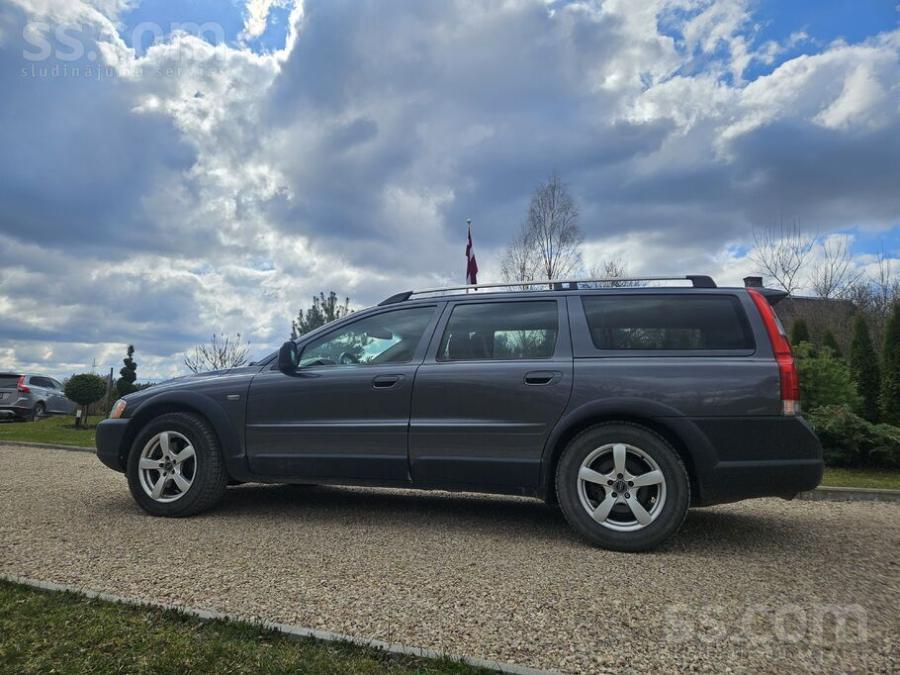 Pelēks Volvo XC70 2004 Ogre, ar dzinēja tilpumu 2.40 L un nobraukumu 354 tūkst. km par 1800 €, foto 11 vietnē AUTOMOTO.COM.LV