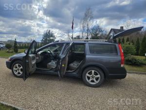 Pelēks Volvo XC70 2004 Ogre, ar dzinēja tilpumu 2.40 L un nobraukumu 354 tūkst. km par 1800 €, foto 13 vietnē AUTOMOTO.COM.LV