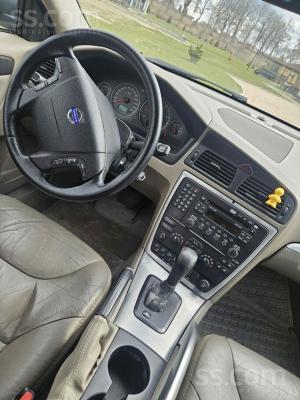 Pelēks Volvo XC70 2004 Ogre, ar dzinēja tilpumu 2.40 L un nobraukumu 354 tūkst. km par 1800 €, foto 14 vietnē AUTOMOTO.COM.LV