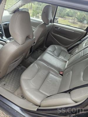 Pelēks Volvo XC70 2004 Ogre, ar dzinēja tilpumu 2.40 L un nobraukumu 354 tūkst. km par 1800 €, foto 17 vietnē AUTOMOTO.COM.LV