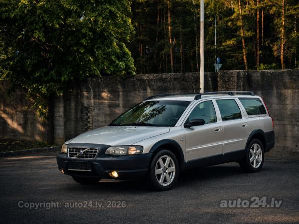 Pelēks Volvo XC70 2004 Tallina, ar dzinēja tilpumu 0.00 L un nobraukumu 240 tūkst. km par 5400 €, foto 1 vietnē AUTOMOTO.COM.LV