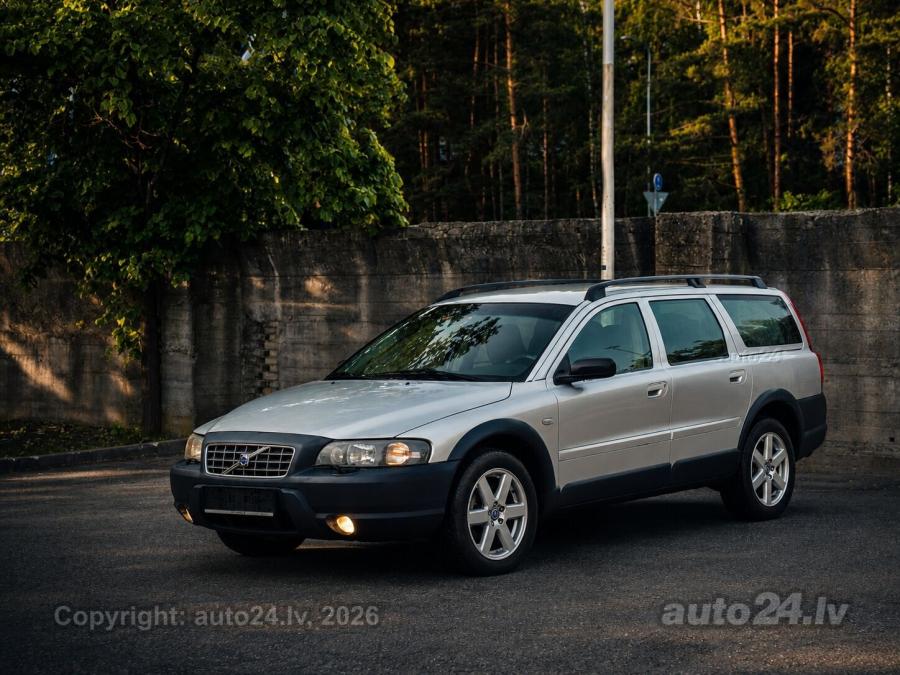 Pelēks Volvo XC70 2004 Tallina, ar dzinēja tilpumu 0.00 L un nobraukumu 240 tūkst. km par 5400 €, foto 1 vietnē AUTOMOTO.COM.LV