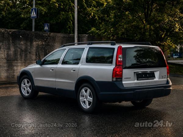 Pelēks Volvo XC70 2004 Tallina, ar dzinēja tilpumu 0.00 L un nobraukumu 240 tūkst. km par 5400 €, foto 3 vietnē AUTOMOTO.COM.LV