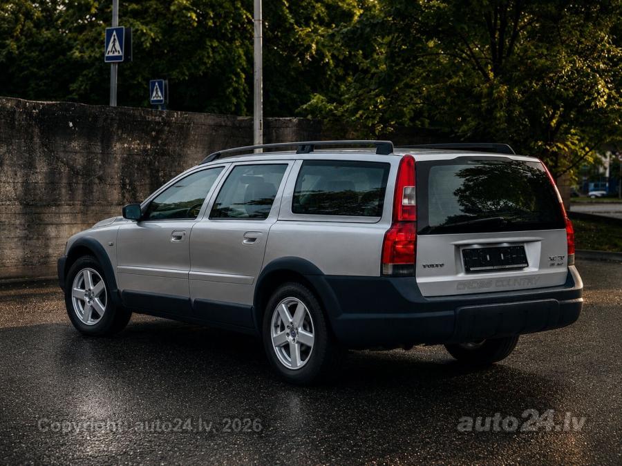 Pelēks Volvo XC70 2004 Tallina, ar dzinēja tilpumu 0.00 L un nobraukumu 240 tūkst. km par 5400 €, foto 4 vietnē AUTOMOTO.COM.LV
