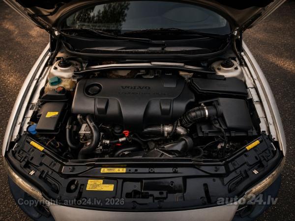 Pelēks Volvo XC70 2004 Tallina, ar dzinēja tilpumu 0.00 L un nobraukumu 240 tūkst. km par 5400 €, foto 8 vietnē AUTOMOTO.COM.LV