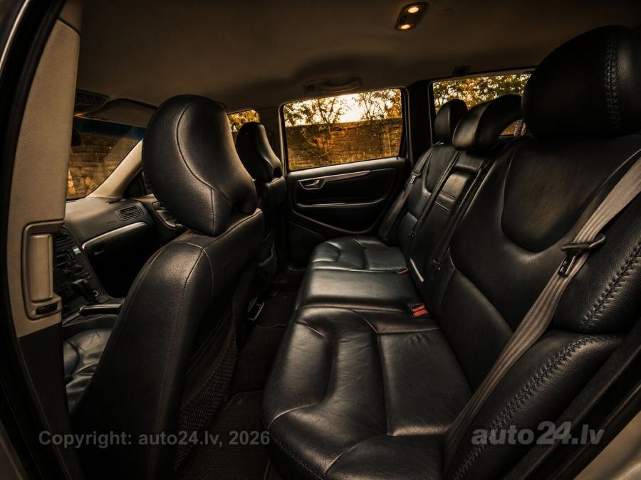 Pelēks Volvo XC70 2004 Tallina, ar dzinēja tilpumu 0.00 L un nobraukumu 240 tūkst. km par 5400 €, foto 10 vietnē AUTOMOTO.COM.LV