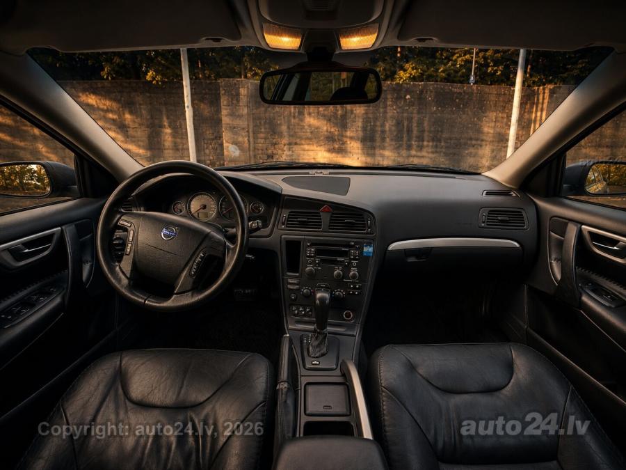 Pelēks Volvo XC70 2004 Tallina, ar dzinēja tilpumu 0.00 L un nobraukumu 240 tūkst. km par 5400 €, foto 11 vietnē AUTOMOTO.COM.LV
