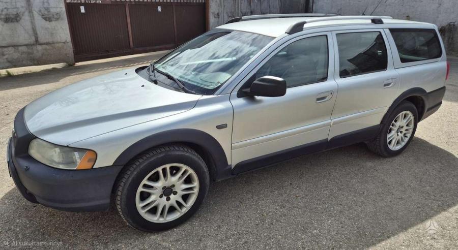 Grey Volvo XC70 2004 in Vilnius, with an engine capacity of 2.40 L and mileage of 479 thousand km for 2500 €, photo 1 on AUTOMOTO.COM.LV