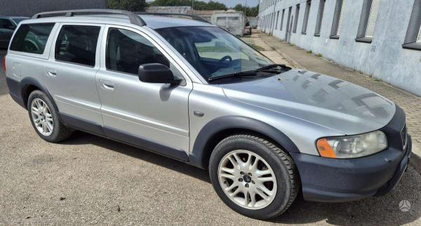 Grey Volvo XC70 2004 in Vilnius, with an engine capacity of 2.40 L and mileage of 479 thousand km for 2500 €, photo 4 on AUTOMOTO.COM.LV