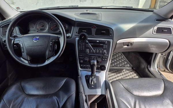 Grey Volvo XC70 2004 in Vilnius, with an engine capacity of 2.40 L and mileage of 479 thousand km for 2500 €, photo 7 on AUTOMOTO.COM.LV