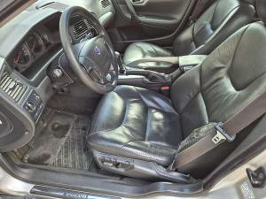 Grey Volvo XC70 2004 in Vilnius, with an engine capacity of 2.40 L and mileage of 479 thousand km for 2500 €, photo 9 on AUTOMOTO.COM.LV
