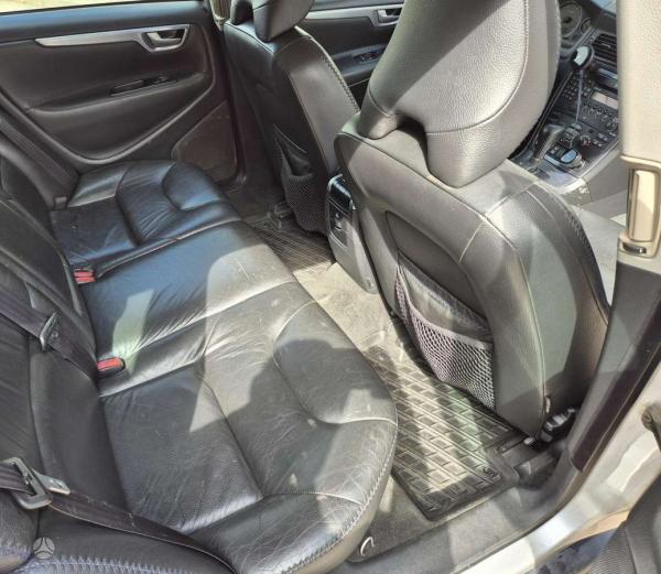 Grey Volvo XC70 2004 in Vilnius, with an engine capacity of 2.40 L and mileage of 479 thousand km for 2500 €, photo 10 on AUTOMOTO.COM.LV