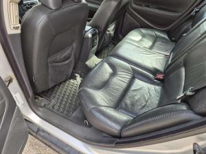 Grey Volvo XC70 2004 in Vilnius, with an engine capacity of 2.40 L and mileage of 479 thousand km for 2500 €, photo 12 on AUTOMOTO.COM.LV