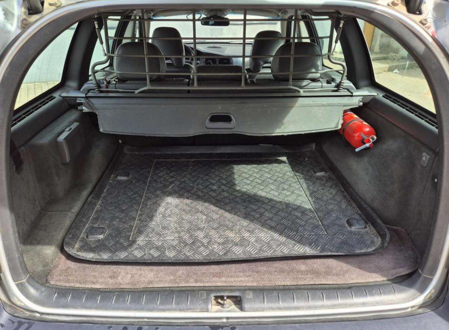 Grey Volvo XC70 2004 in Vilnius, with an engine capacity of 2.40 L and mileage of 479 thousand km for 2500 €, photo 13 on AUTOMOTO.COM.LV