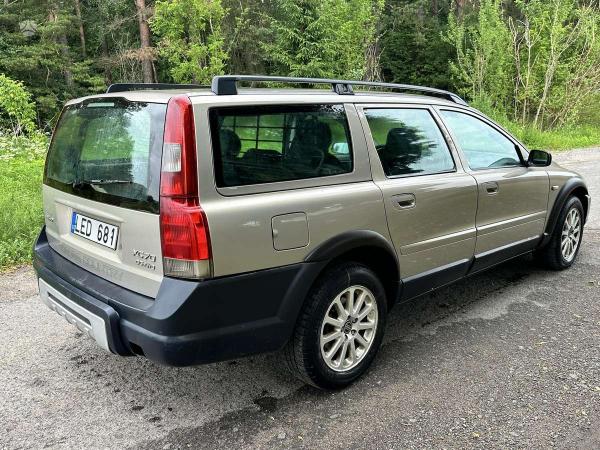 Pelēks Volvo XC70 2004 Viļņa, ar dzinēja tilpumu 2.40 L un nobraukumu 500 tūkst. km par 1499 €, foto 4 vietnē AUTOMOTO.COM.LV