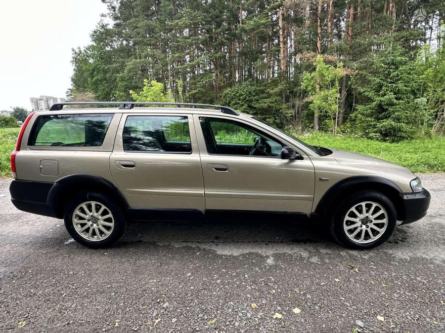 Grey Volvo XC70 2004 in Vilnius, with an engine capacity of 2.40 L and mileage of 500 thousand km for 1499 €, photo 6 on AUTOMOTO.COM.LV