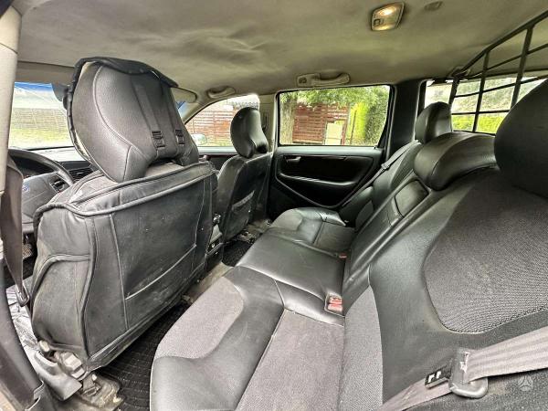 Pelēks Volvo XC70 2004 Viļņa, ar dzinēja tilpumu 2.40 L un nobraukumu 500 tūkst. km par 1499 €, foto 8 vietnē AUTOMOTO.COM.LV