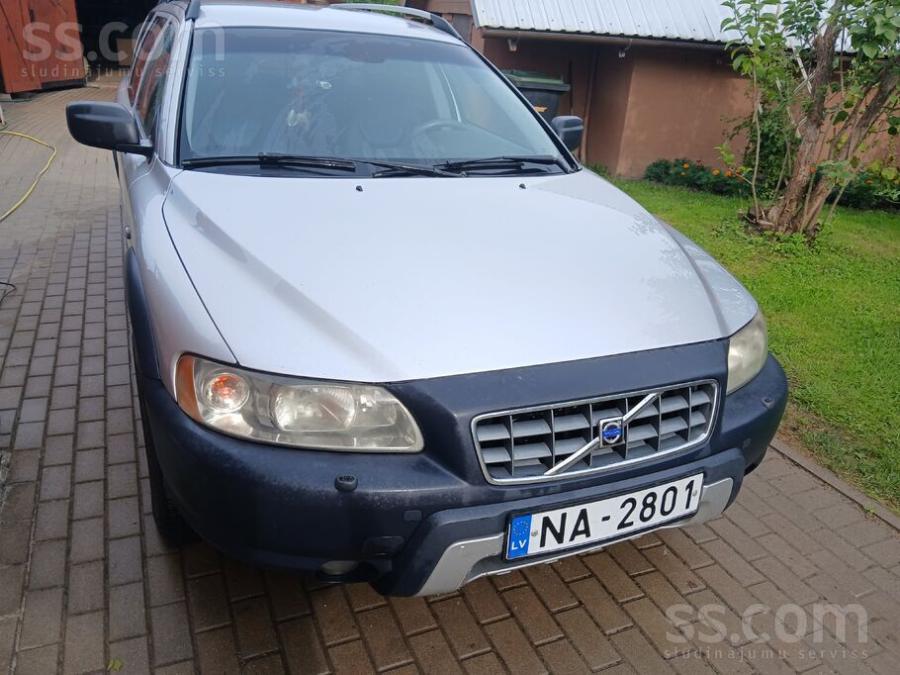 Pelēks Volvo XC70 2004 Ludza, ar dzinēja tilpumu 2.40 L un nobraukumu 351 tūkst. km par 4200 €, foto 1 vietnē AUTOMOTO.COM.LV