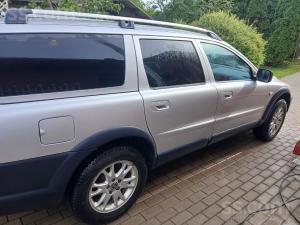 Pelēks Volvo XC70 2004 Ludza, ar dzinēja tilpumu 2.40 L un nobraukumu 351 tūkst. km par 4200 €, foto 3 vietnē AUTOMOTO.COM.LV