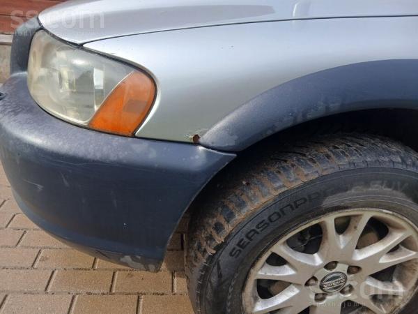Grey Volvo XC70 2004 in Ludza, with an engine capacity of 2.40 L and mileage of 351 thousand km for 4200 €, photo 5 on AUTOMOTO.COM.LV