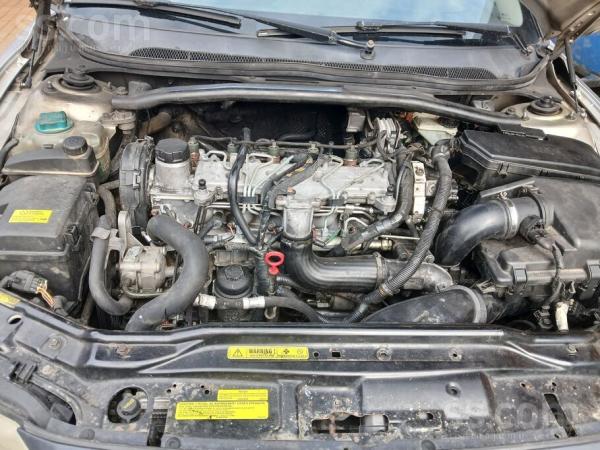 Grey Volvo XC70 2004 in Ludza, with an engine capacity of 2.40 L and mileage of 351 thousand km for 4200 €, photo 6 on AUTOMOTO.COM.LV