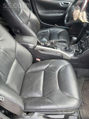 Pelēks Volvo XC70 2004 Ludza, ar dzinēja tilpumu 2.40 L un nobraukumu 351 tūkst. km par 4200 €, foto 8 vietnē AUTOMOTO.COM.LV