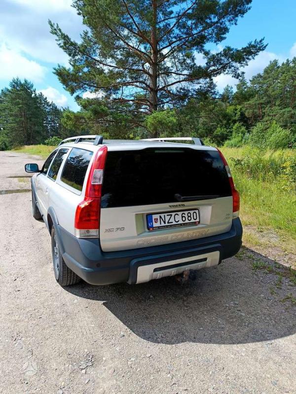 Pelēks Volvo XC70 2004 Viļņa, ar dzinēja tilpumu 2.40 L un nobraukumu 322 tūkst. km par 3400 €, foto 4 vietnē AUTOMOTO.COM.LV