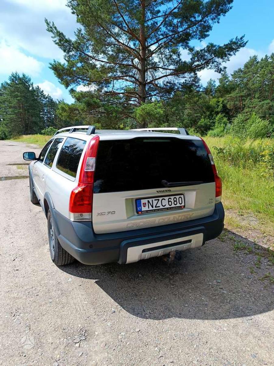 Pelēks Volvo XC70 2004 Viļņa, ar dzinēja tilpumu 2.40 L un nobraukumu 322 tūkst. km par 3400 €, foto 5 vietnē AUTOMOTO.COM.LV