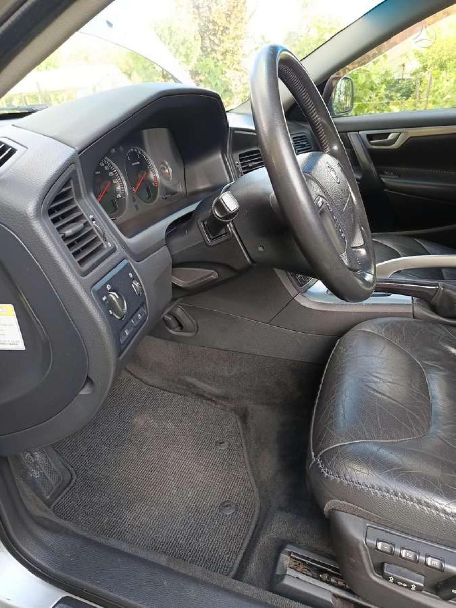 Pelēks Volvo XC70 2004 Viļņa, ar dzinēja tilpumu 2.40 L un nobraukumu 322 tūkst. km par 3400 €, foto 12 vietnē AUTOMOTO.COM.LV