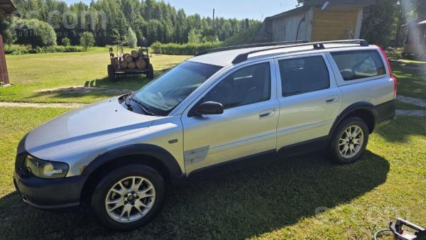 Grey Volvo XC70 2004 in Valmiera, with an engine capacity of 2.40 L and mileage of 436 thousand km for 1750 €, photo 1 on AUTOMOTO.COM.LV