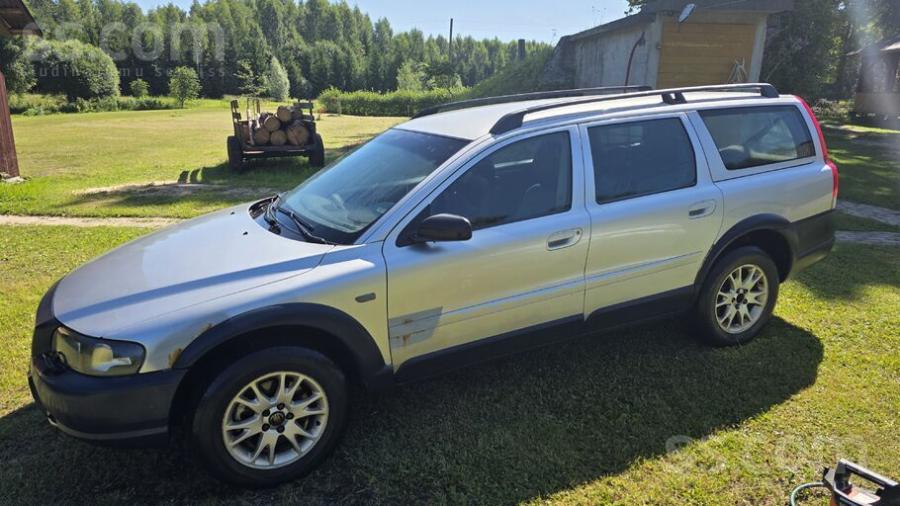 Grey Volvo XC70 2004 in Valmiera, with an engine capacity of 2.40 L and mileage of 436 thousand km for 1750 €, photo 1 on AUTOMOTO.COM.LV