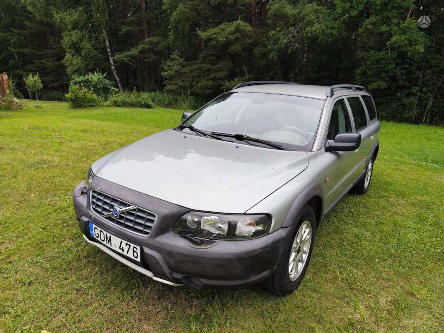 Pelēks Volvo XC70 2004 Klaipėda, ar dzinēja tilpumu 2.40 L un nobraukumu 350 tūkst. km par 1450 €, foto 4 vietnē AUTOMOTO.COM.LV