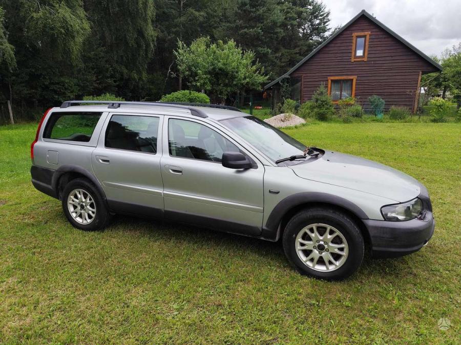 Pelēks Volvo XC70 2004 Klaipėda, ar dzinēja tilpumu 2.40 L un nobraukumu 350 tūkst. km par 1450 €, foto 5 vietnē AUTOMOTO.COM.LV