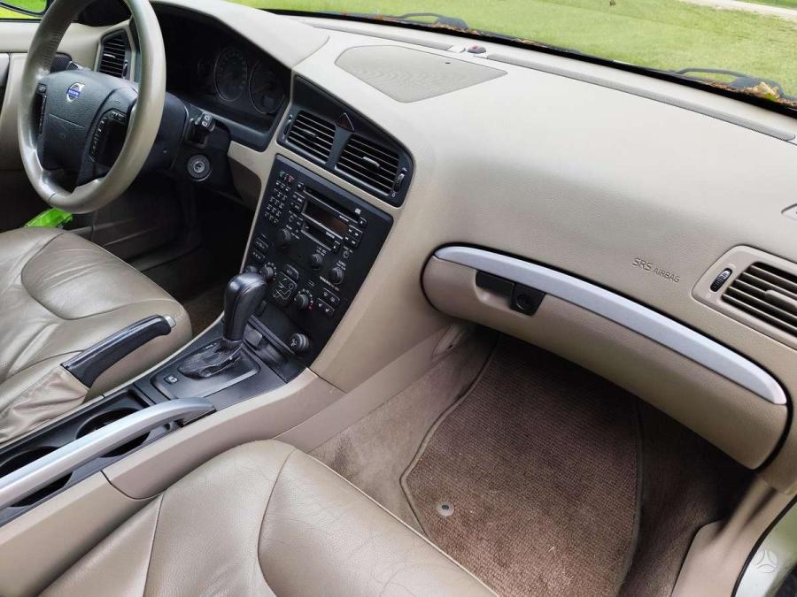 Pelēks Volvo XC70 2004 Klaipėda, ar dzinēja tilpumu 2.40 L un nobraukumu 350 tūkst. km par 1450 €, foto 7 vietnē AUTOMOTO.COM.LV