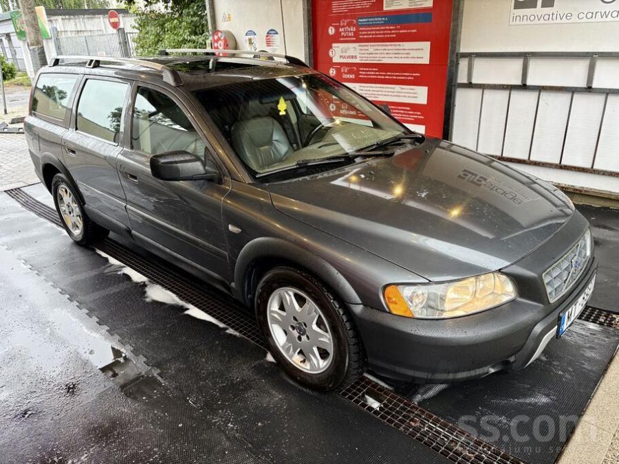Pelēks Volvo XC70 2004 Rīga, ar dzinēja tilpumu 2.40 L un nobraukumu 409 tūkst. km par 2450 €, foto 1 vietnē AUTOMOTO.COM.LV