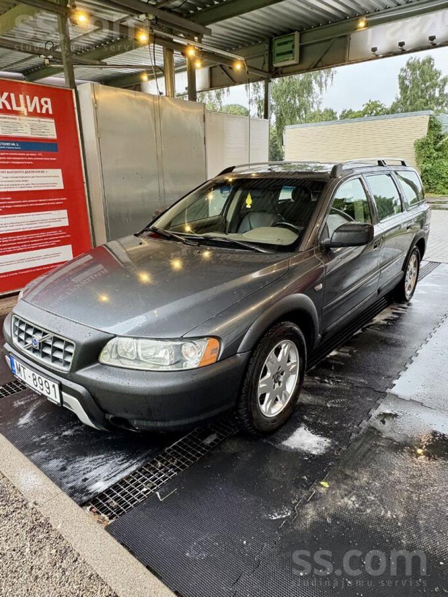 Pelēks Volvo XC70 2004 Rīga, ar dzinēja tilpumu 2.40 L un nobraukumu 409 tūkst. km par 2450 €, foto 3 vietnē AUTOMOTO.COM.LV