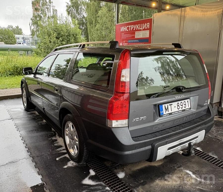 Pelēks Volvo XC70 2004 Rīga, ar dzinēja tilpumu 2.40 L un nobraukumu 409 tūkst. km par 2450 €, foto 5 vietnē AUTOMOTO.COM.LV
