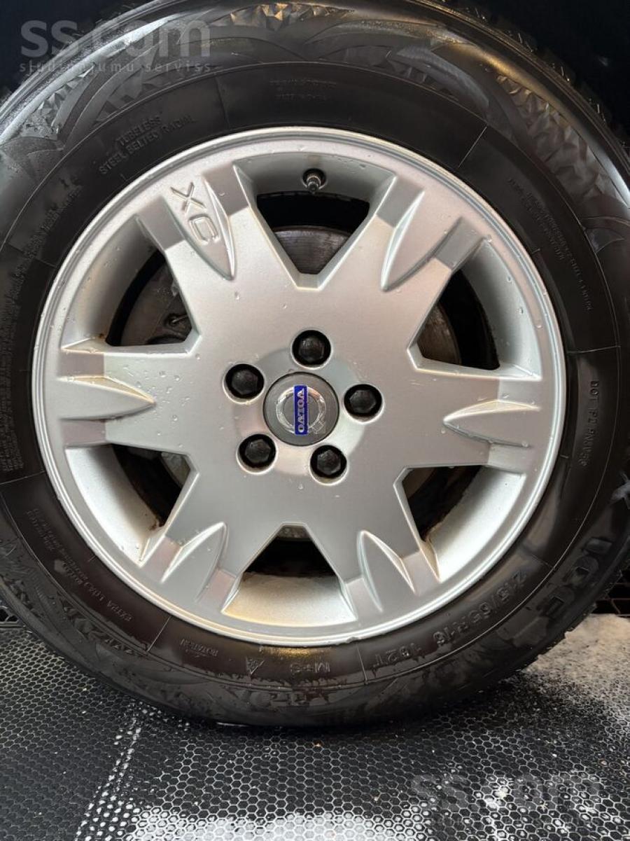 Pelēks Volvo XC70 2004 Rīga, ar dzinēja tilpumu 2.40 L un nobraukumu 409 tūkst. km par 2450 €, foto 8 vietnē AUTOMOTO.COM.LV